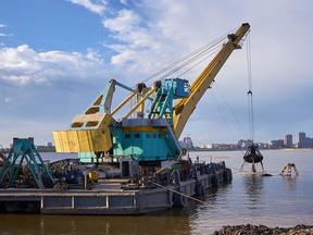 Machine Control for Clamshell Crane Dredge - SITECH Northwest